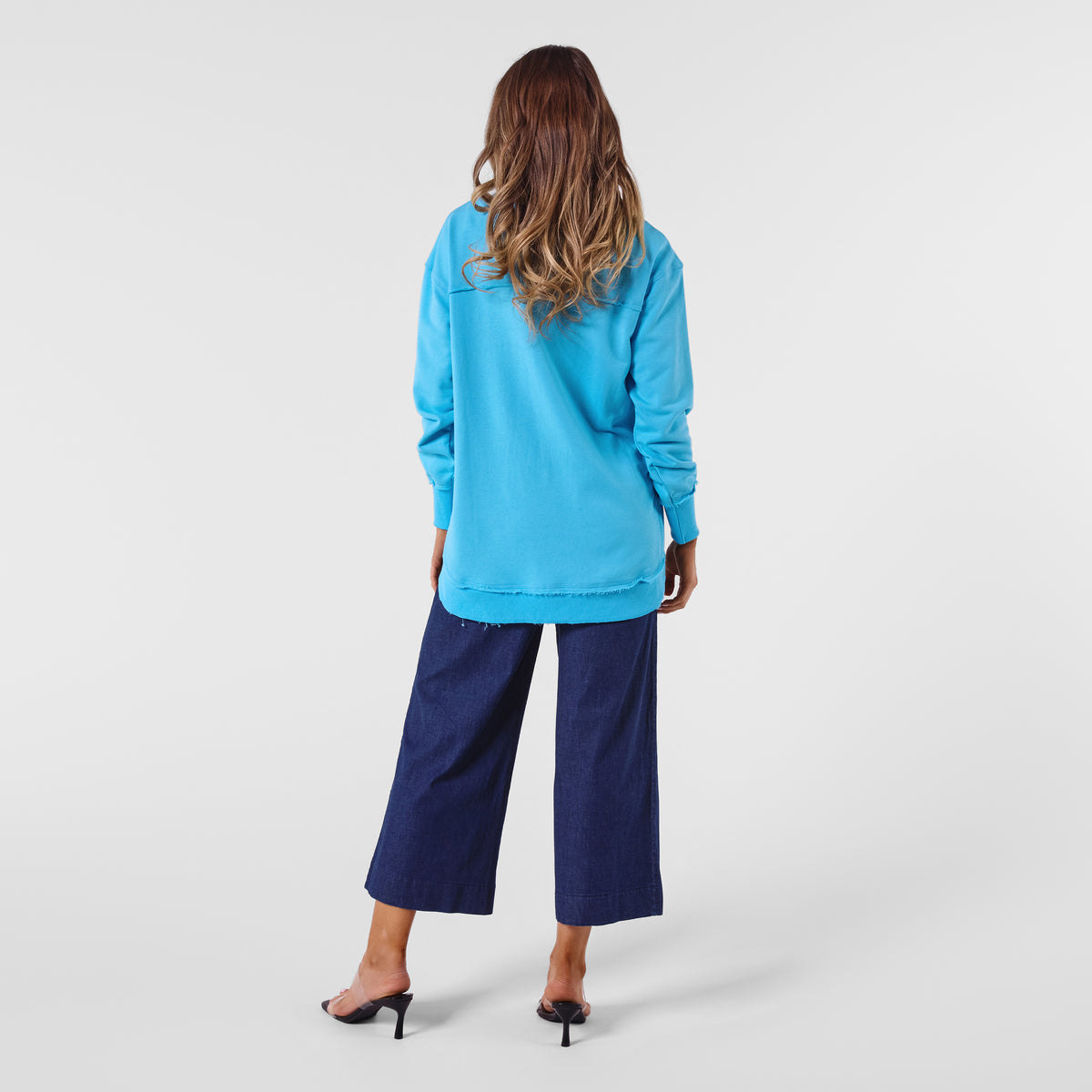 AM022161 LIGHT BLUE EMBROIDERY SWEATSHIRT – Amyic